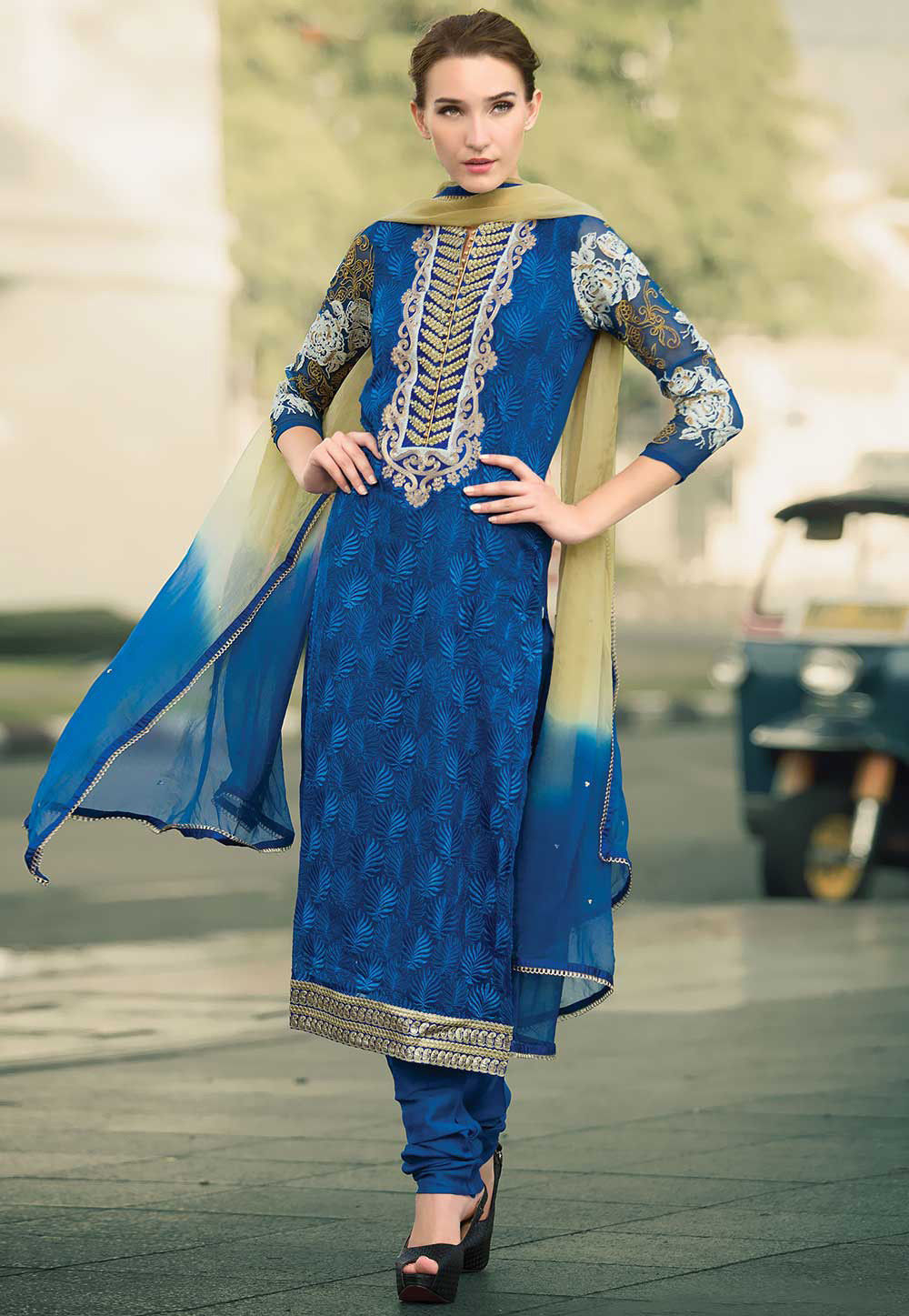 How to Choose the Right Salwar Kameez Fabrics for Every Season?