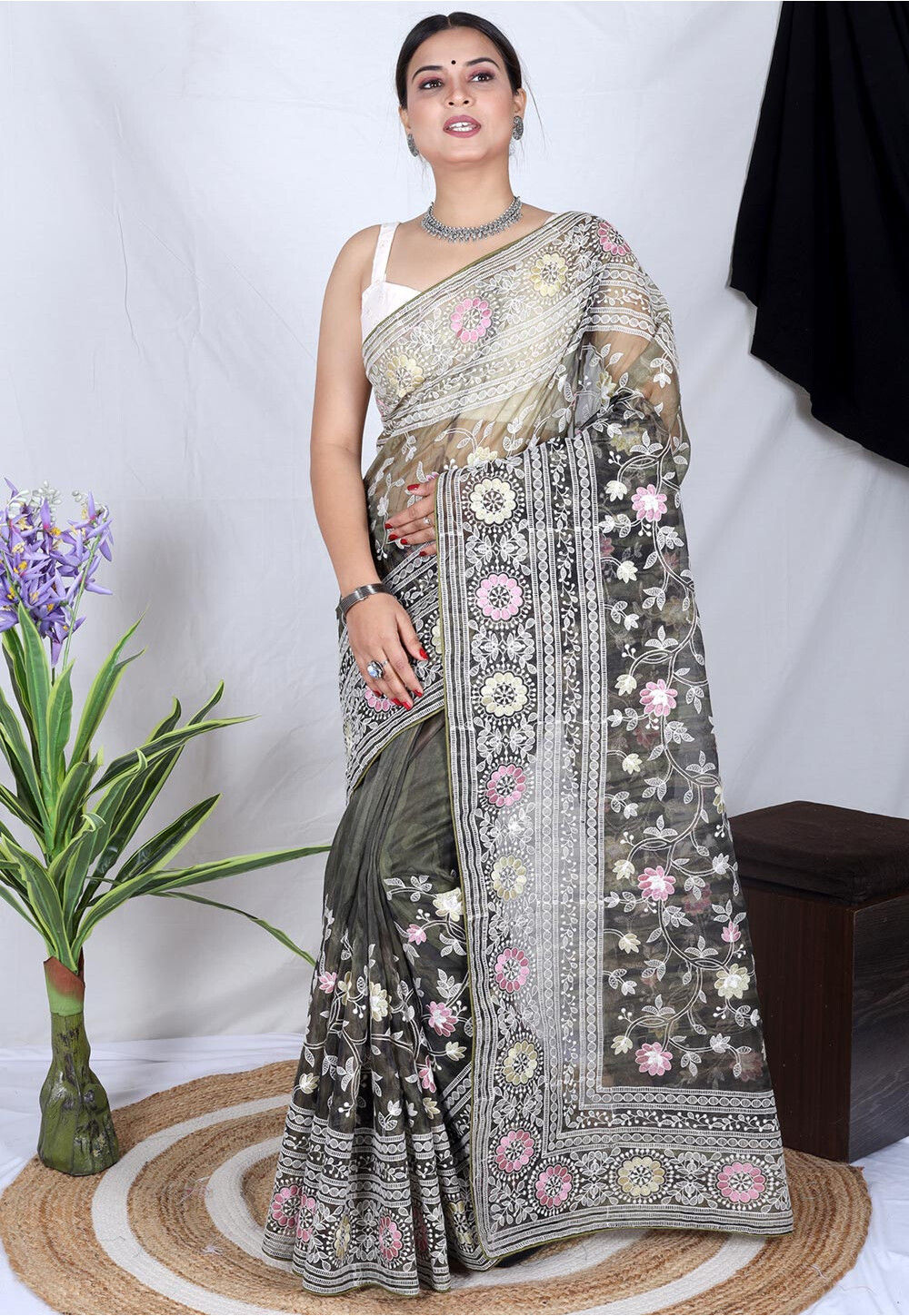 Buy Embroidered Organza Saree in Grey Online : SPF9994 - Utsav Fashion