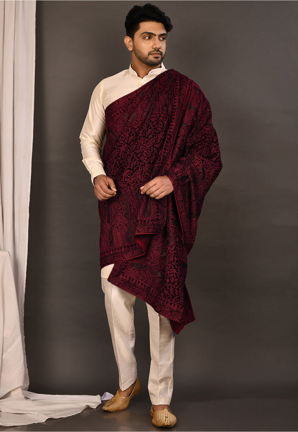 Buy Embroidered Velvet Men Dupatta in Maroon Online : MTX2033 - Utsav ...
