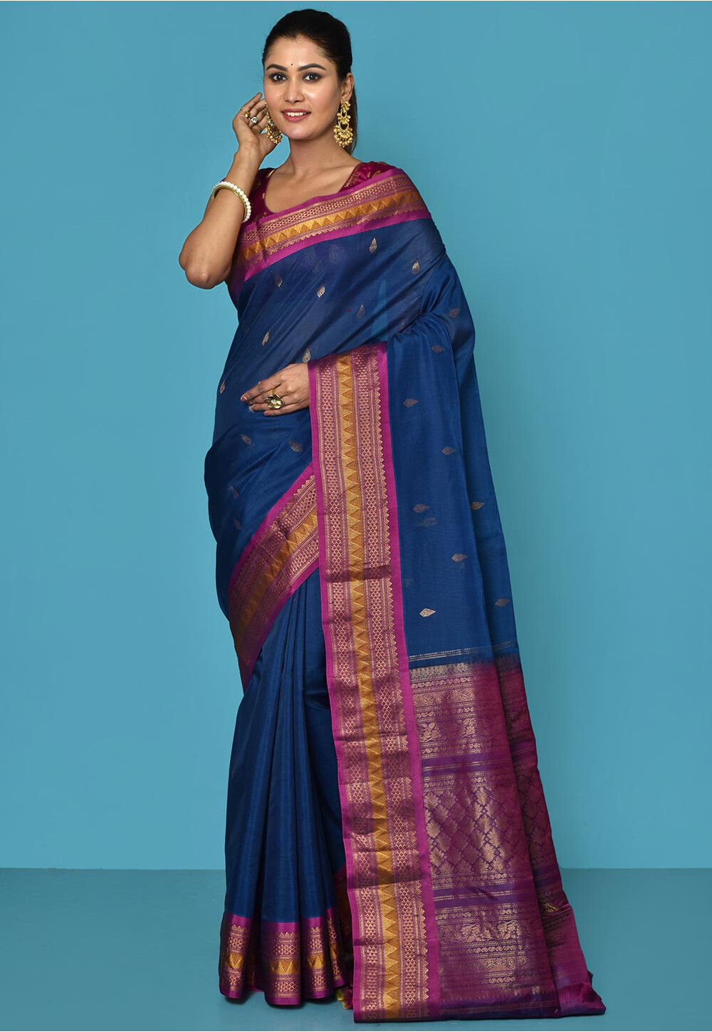 Buy Gadwal Handloom Saree in Navy Blue Online : SMUA146 - Utsav Fashion