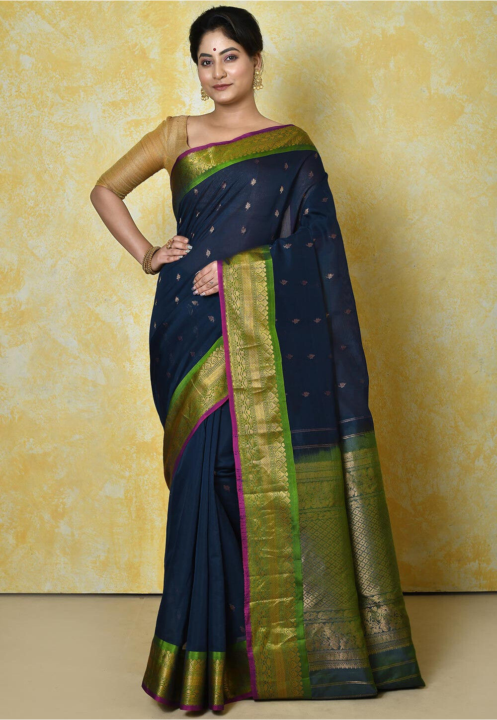 Buy Gadwal Handloom Saree in Navy Blue Online : SMUA157 - Utsav Fashion