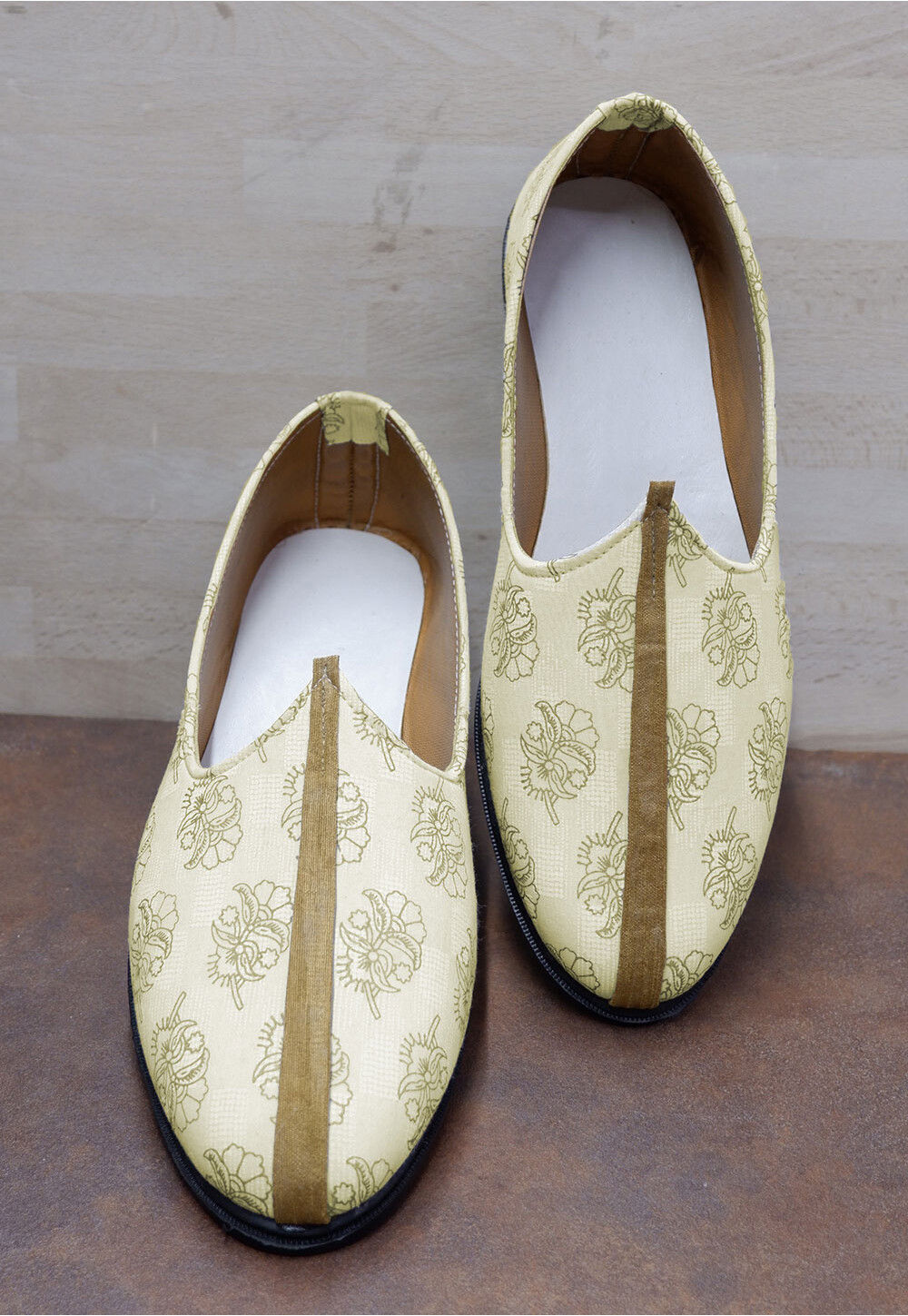 Buy Hand Block Printed Cotton Men Mojari in Off White Online : JJM15 - Utsav Fashion