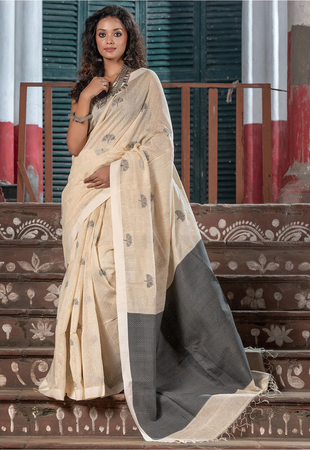 Buy Handloom Noil Silk Saree in Light Beige Online : SBEA2330 - Utsav Fashion