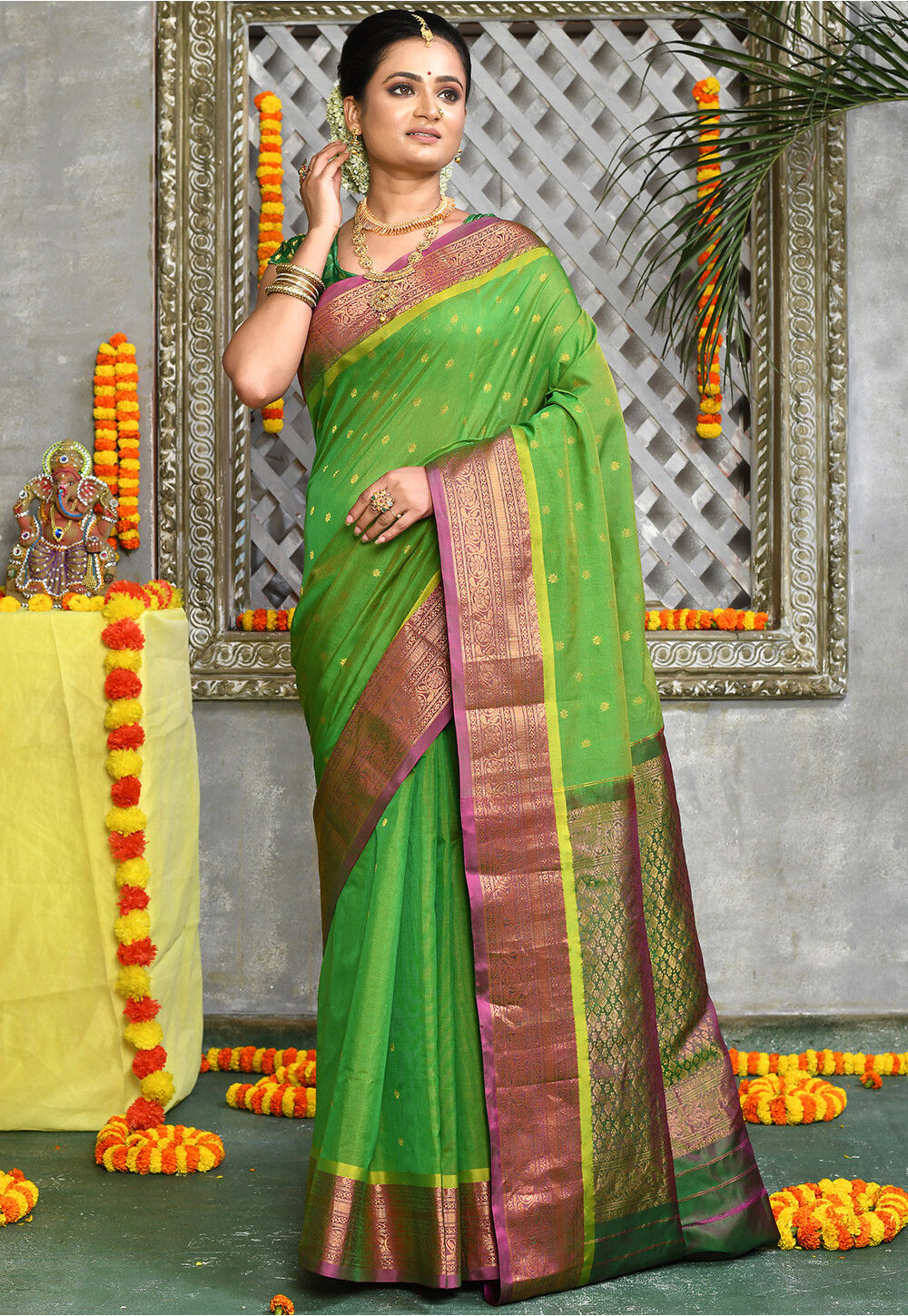 Buy Handloom Pure Silk Cotton Gadwal Saree in Light Green Online ...