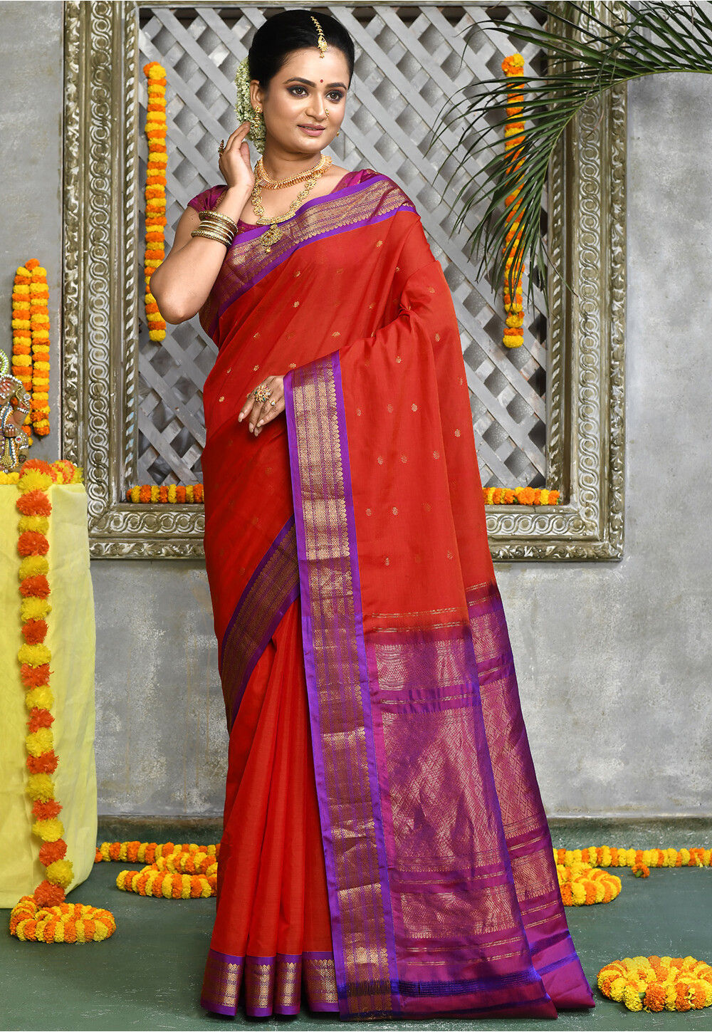 Buy Handloom Pure Silk Cotton Gadwal Saree in Red Online : SMUA170 ...