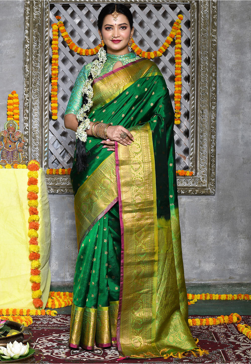 Buy Handloom Pure Silk Gadwal Saree in Green Online : SMUA183 - Utsav ...