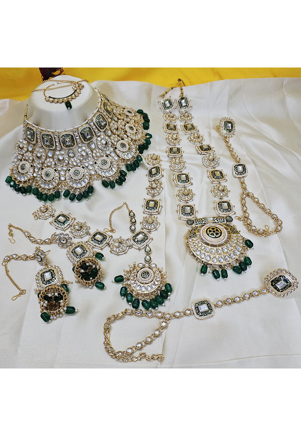 Buy Kundan Bridal Set Online : JNV6923 - Utsav Fashion