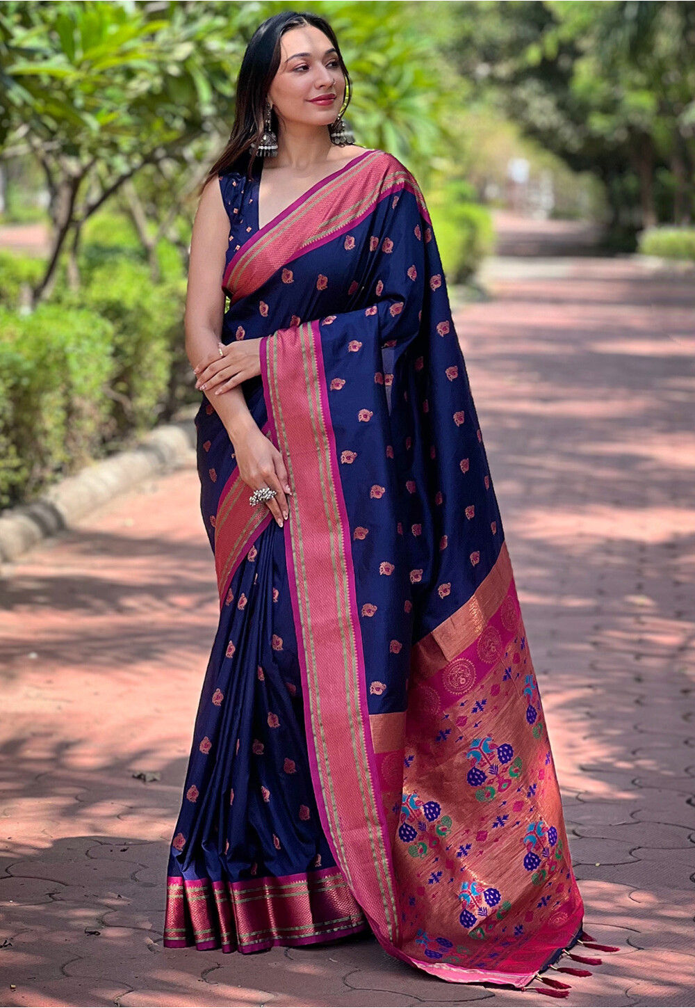 Buy Paithani Saree in Navy Blue Online : SPF12278 - Utsav Fashion