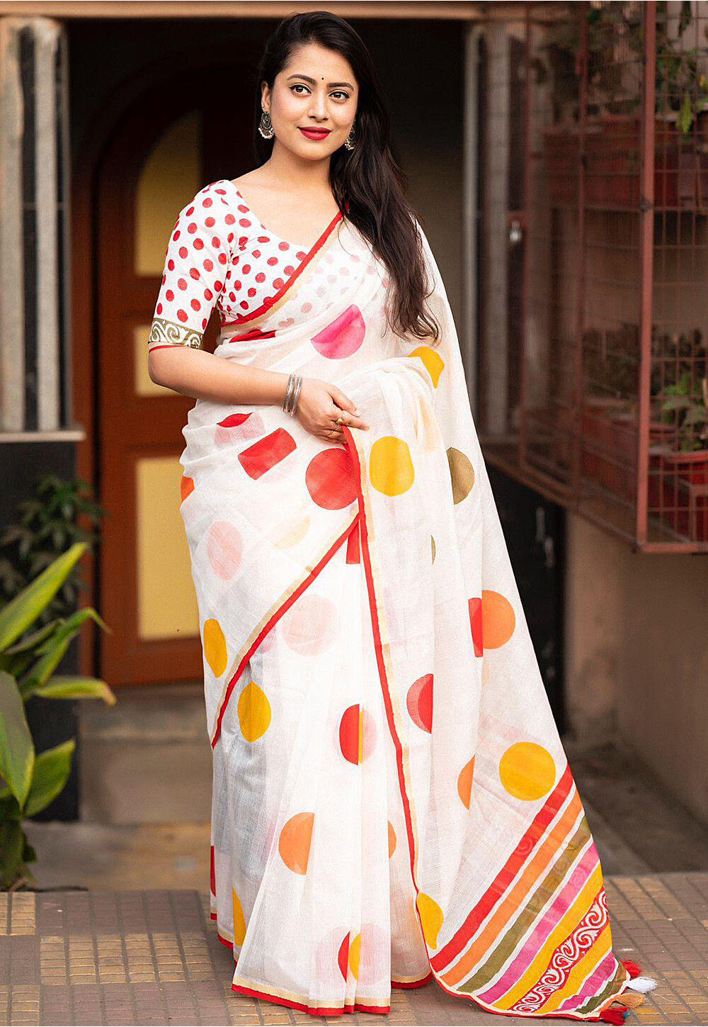 Buy Printed Supernet Saree in White Online : SCCA196 - Utsav Fashion