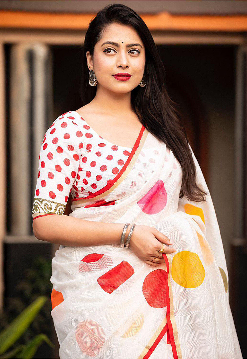 Buy Printed Supernet Saree in White Online : SCCA196 - Utsav Fashion