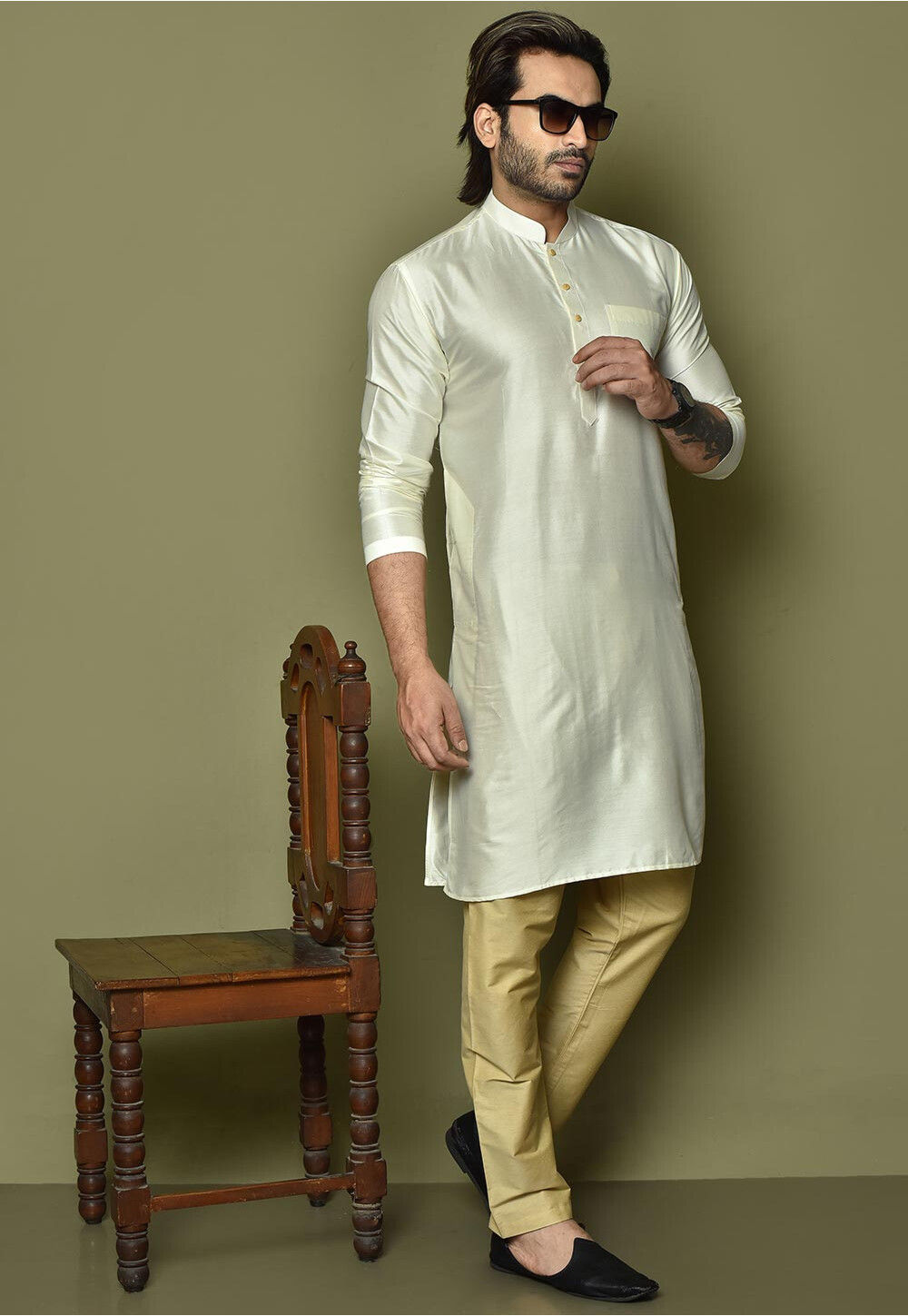Solid Color Cotton Silk Kurta Set in Off White : MNT267