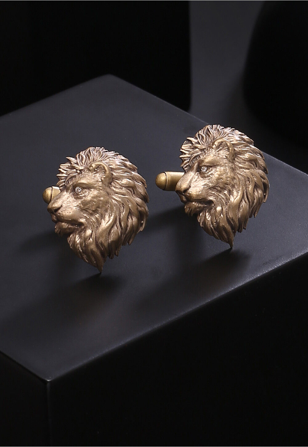 Buy The Royal Side Lion Metallic Gift Set Online : MTE2138 - Utsav Fashion