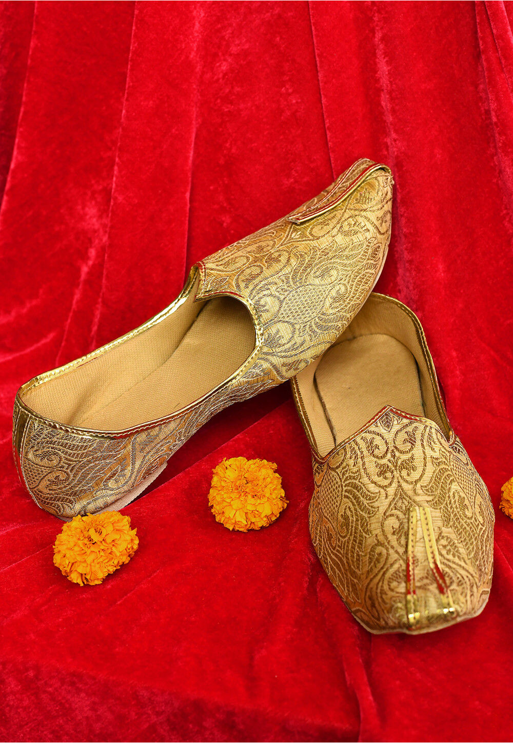 Buy Woven Art Silk Jacquard Men Mojari in Beige Online : DND28 - Utsav ...