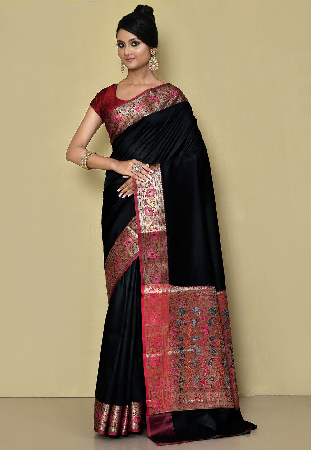 Buy Woven Art Silk Saree in Black Online : SUJ122 - Utsav Fashion