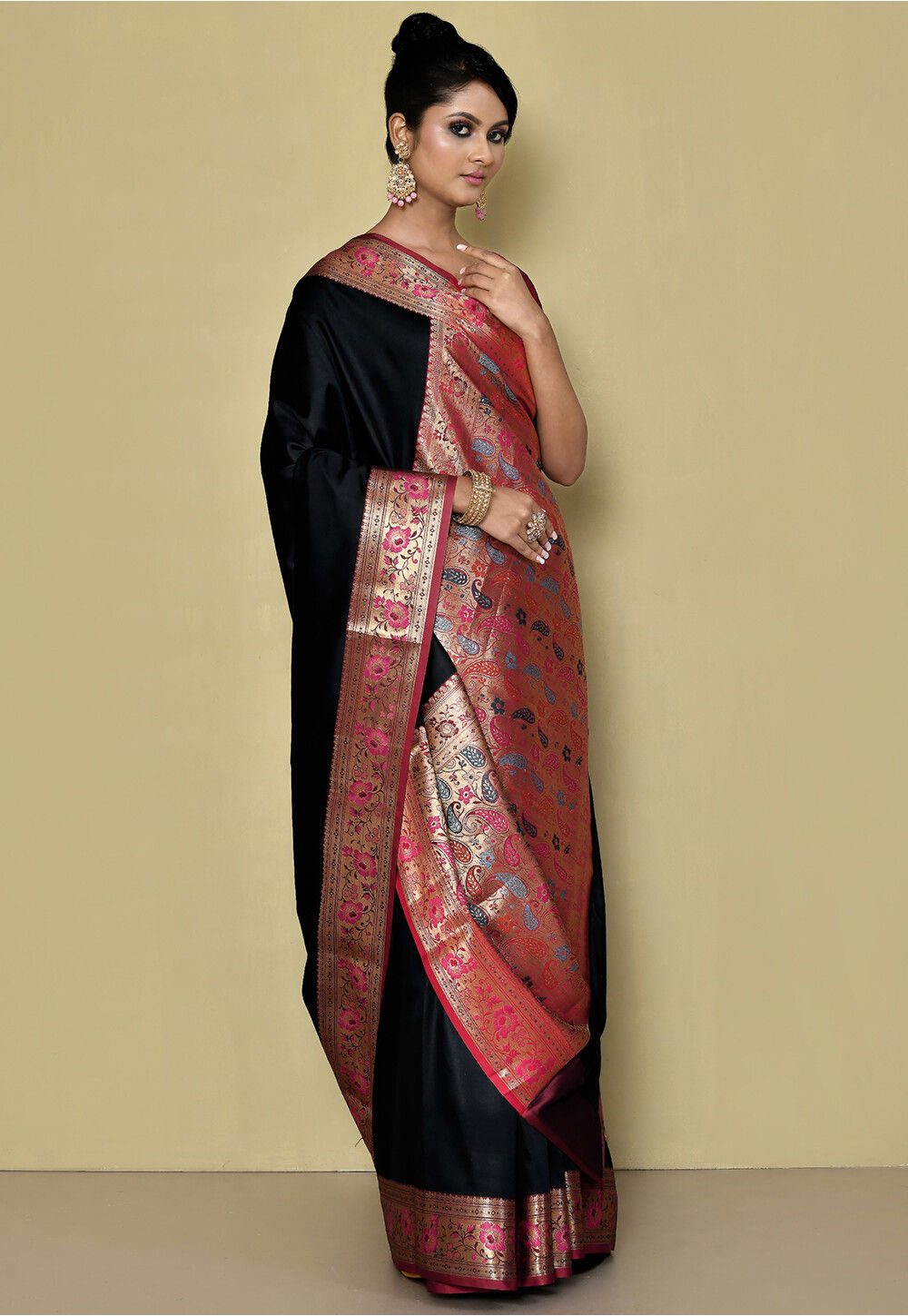 Woven Art Silk Saree in Black : SUJ122