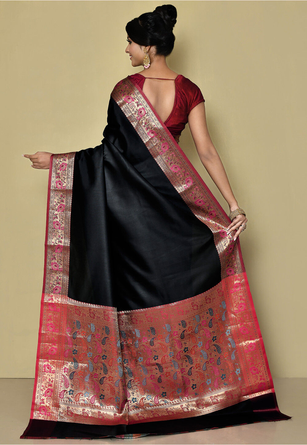 Woven Art Silk Saree in Black : SUJ122