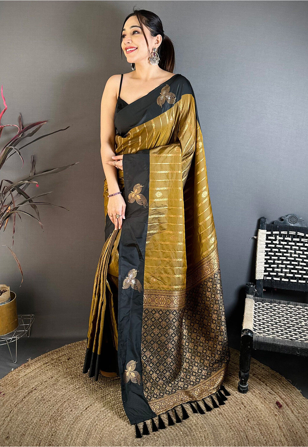 Buy Woven Art Silk Saree in Olive Green Online : SPTA16846 - Utsav Fashion