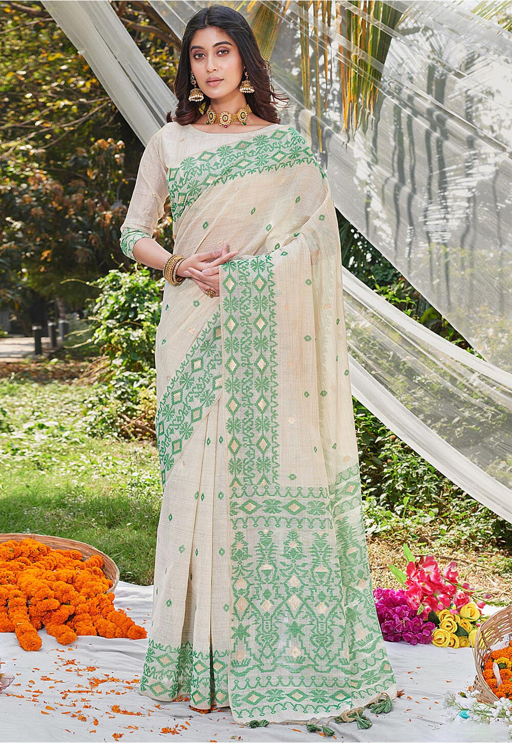 Buy Woven Cotton Saree in Off White Online : SPF11076 - Utsav Fashion