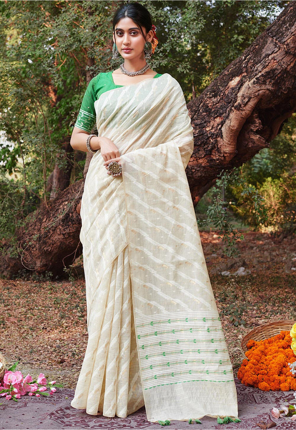 Buy Woven Cotton Saree in Off White Online : SPF11088 - Utsav Fashion