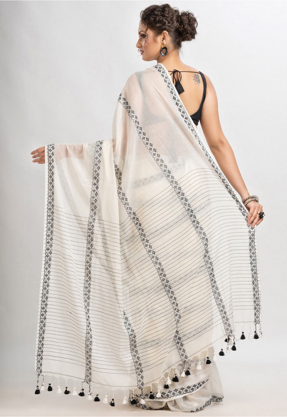 Buy Woven Pure Cotton Saree in Off White Online : SBEA2047 - Utsav Fashion
