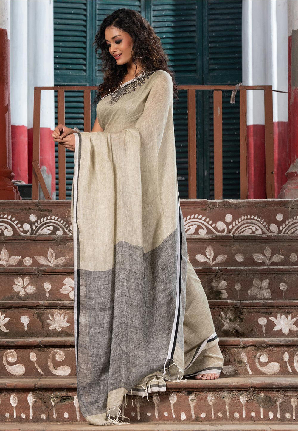 Buy Woven Pure Linen Saree in Grey Online : SBEA2446 - Utsav Fashion