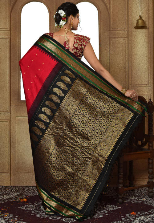 Buy Gadwal Pure Silk Handloom Saree in Red Online : SMUA137 - Utsav Fashion Buy Gadwal Pure Silk Handloom Saree in Red Online : SMUA137 - Utsav Fashion