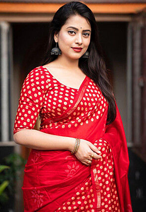 Red Saree: Buy Latest Red Sarees for Women Online