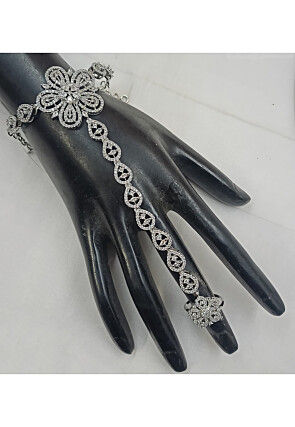 Hand Jewelry Online: Buy Indian Haath Phool and Armlets for Women